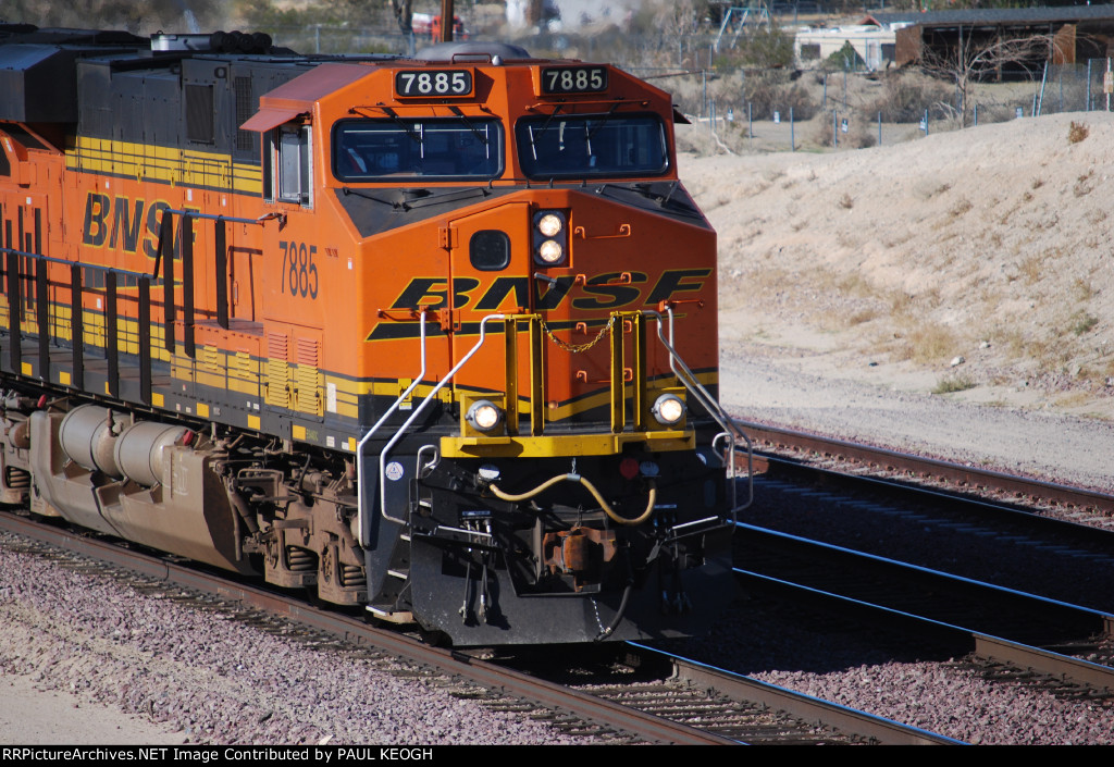 BNSF 7885 rolls eastbound into the BNSF Barstow yard pulling a Z-Train.
